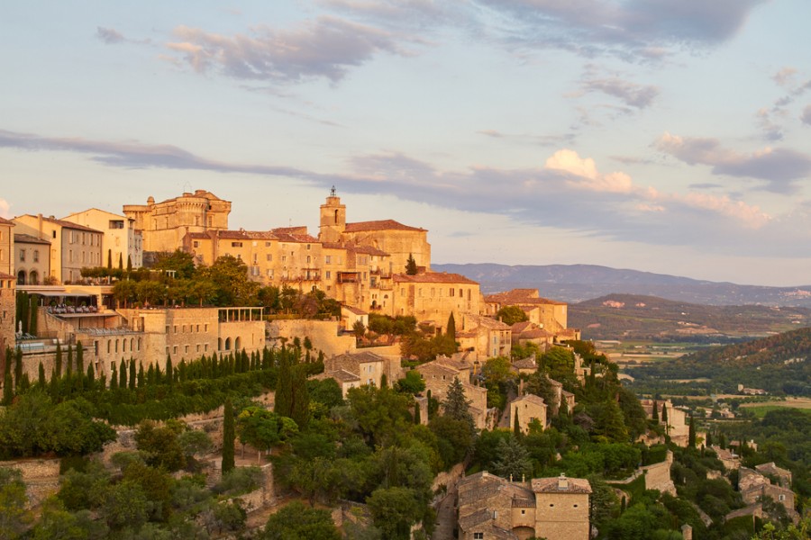 Gordes, l'un des plus beaux villages du Luberon - golfedesagone.net